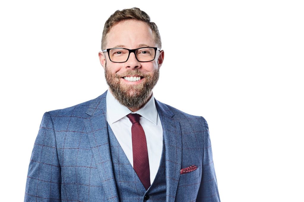 Ted Headshot – HotelAddict